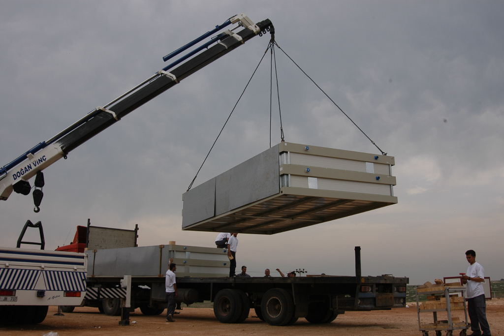 Con-imex Living Containers. FLATPACKED MODULAR DEMOUNTABLE CONTAINERS